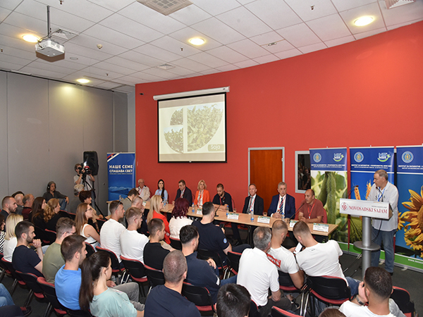 Panel diskusija "Kako prebroditi sušnu godinu - praktični saveti za ...